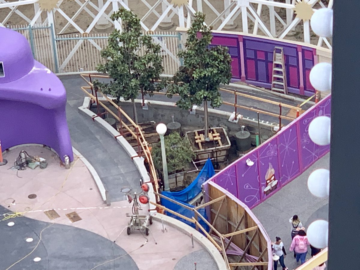 PHOTOS: Memory Orb Wall Installed for Inside Out Emotional Whirlwind ...