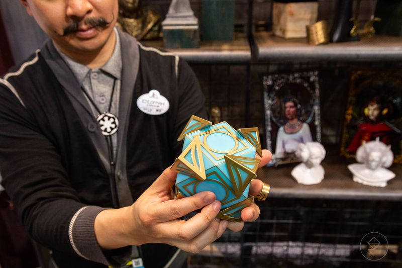 PHOTOS: In-Depth Look at Lightsaber Hilts, Kyber Crystals, and ...