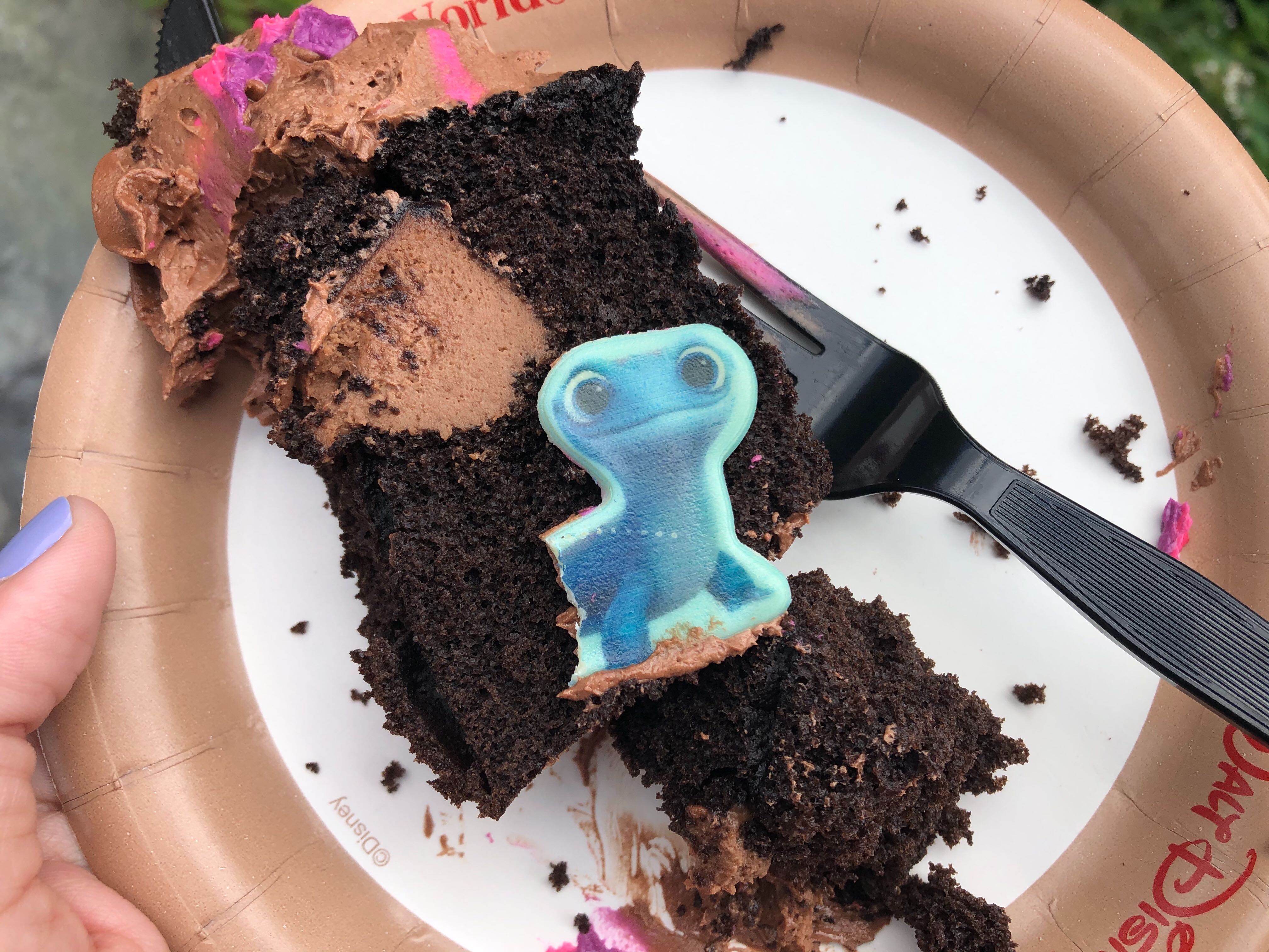 REVIEW: "Frozen 2" Bruni Chocolate Cupcake is the Cutest New Dessert at ...