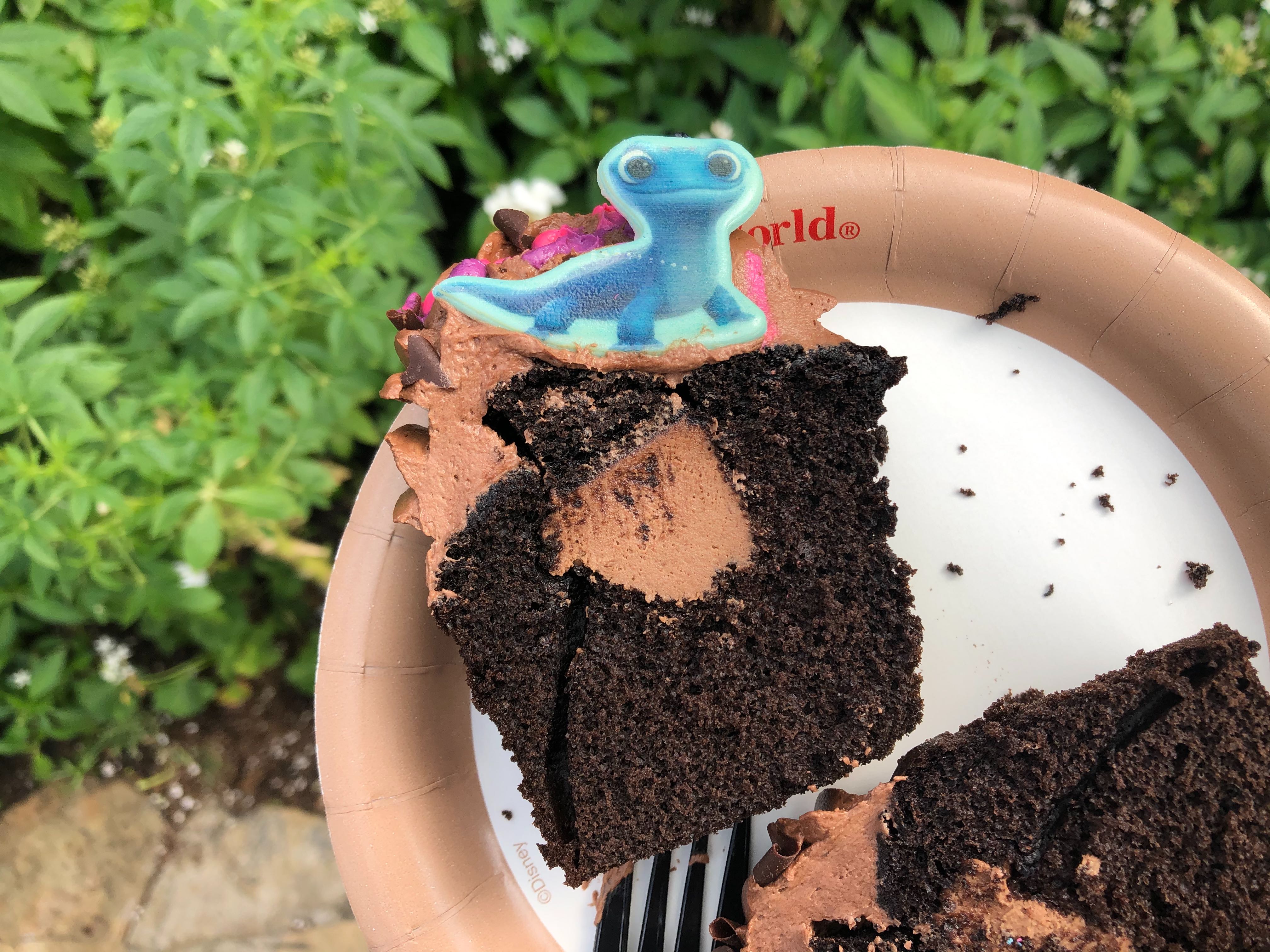 REVIEW: "Frozen 2" Bruni Chocolate Cupcake is the Cutest New Dessert at ...