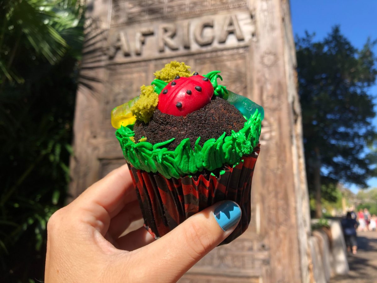 REVIEW: New Bugs ‘n’ Grubs Cupcake Crawls into Creature Comforts at ...
