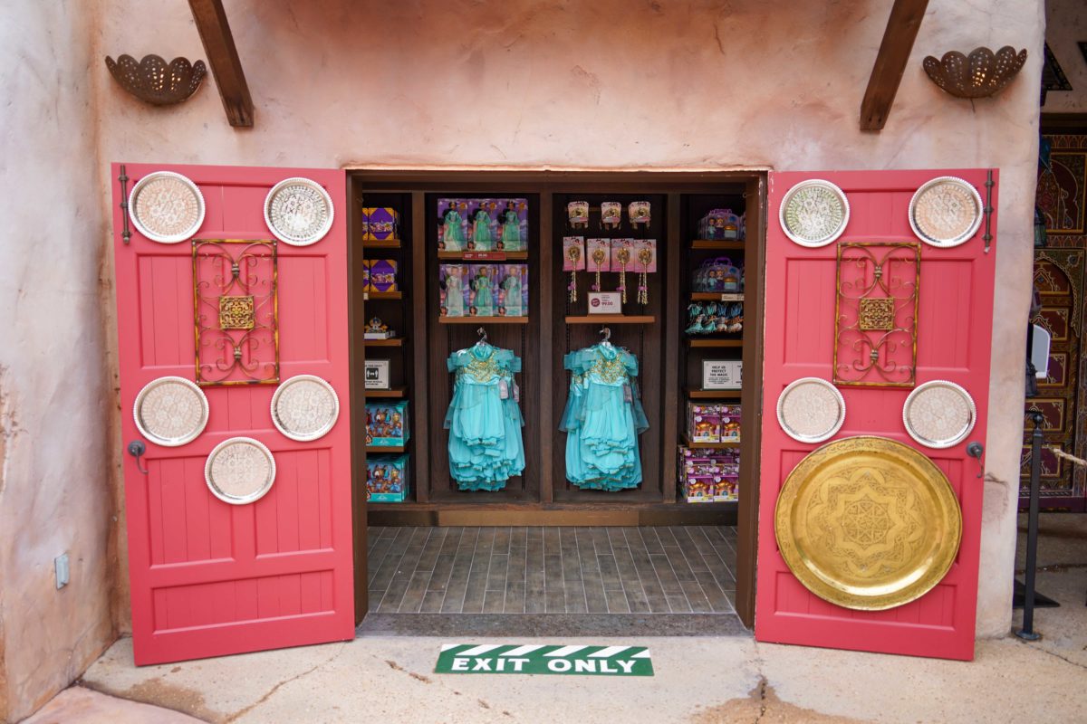 PHOTOS, VIDEO: Souk-Al-Magreb Reopens with "Aladdin" Merchandise Under ...