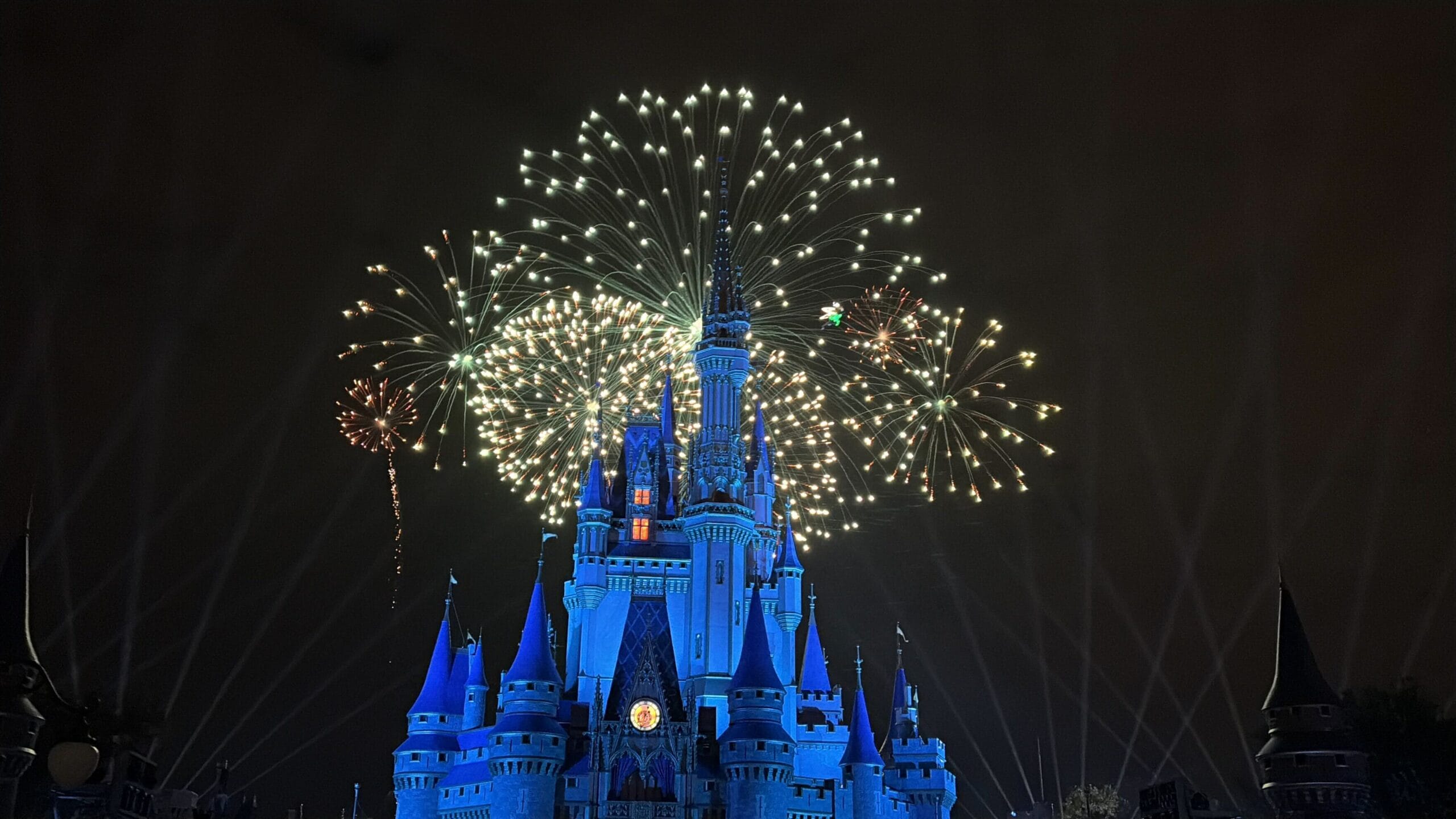 Full Video of 2026 New Year's Eve Fantasy in the Sky Fireworks at Magic ...