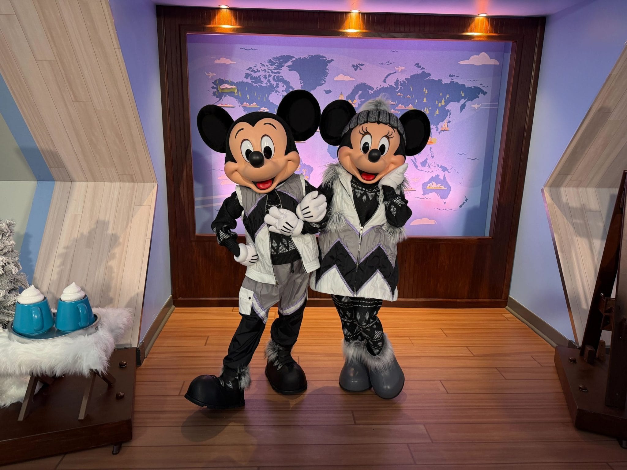 Mickey & Minnie Reveal Spring Costumes for Exclusive Meet & Greet in ...