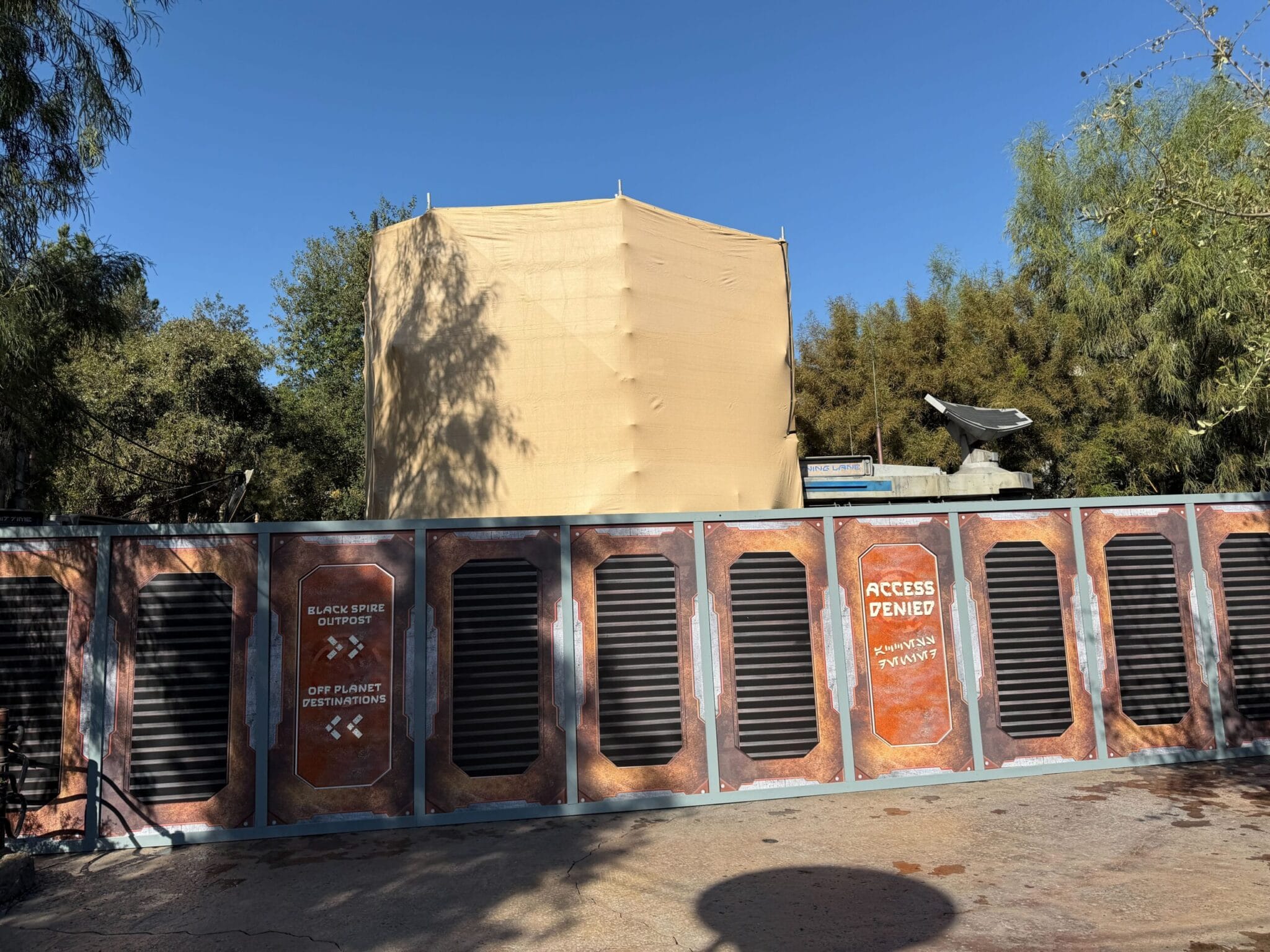 Sanding and Thematic Changes Continue at Rise of the Resistance at ...
