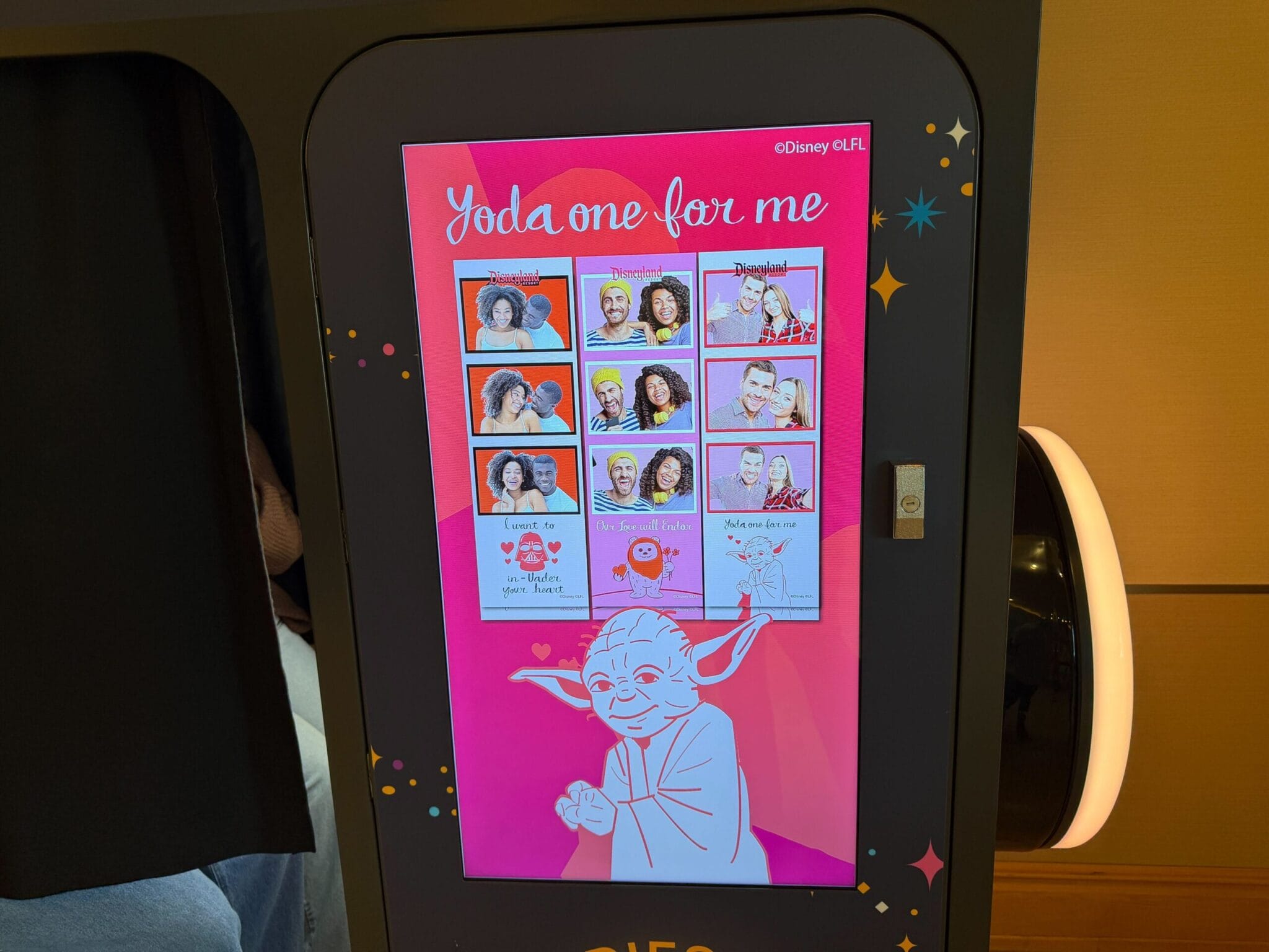 Valentine’s Day Topiary & Photo Booth Options at Disneyland Hotel ...