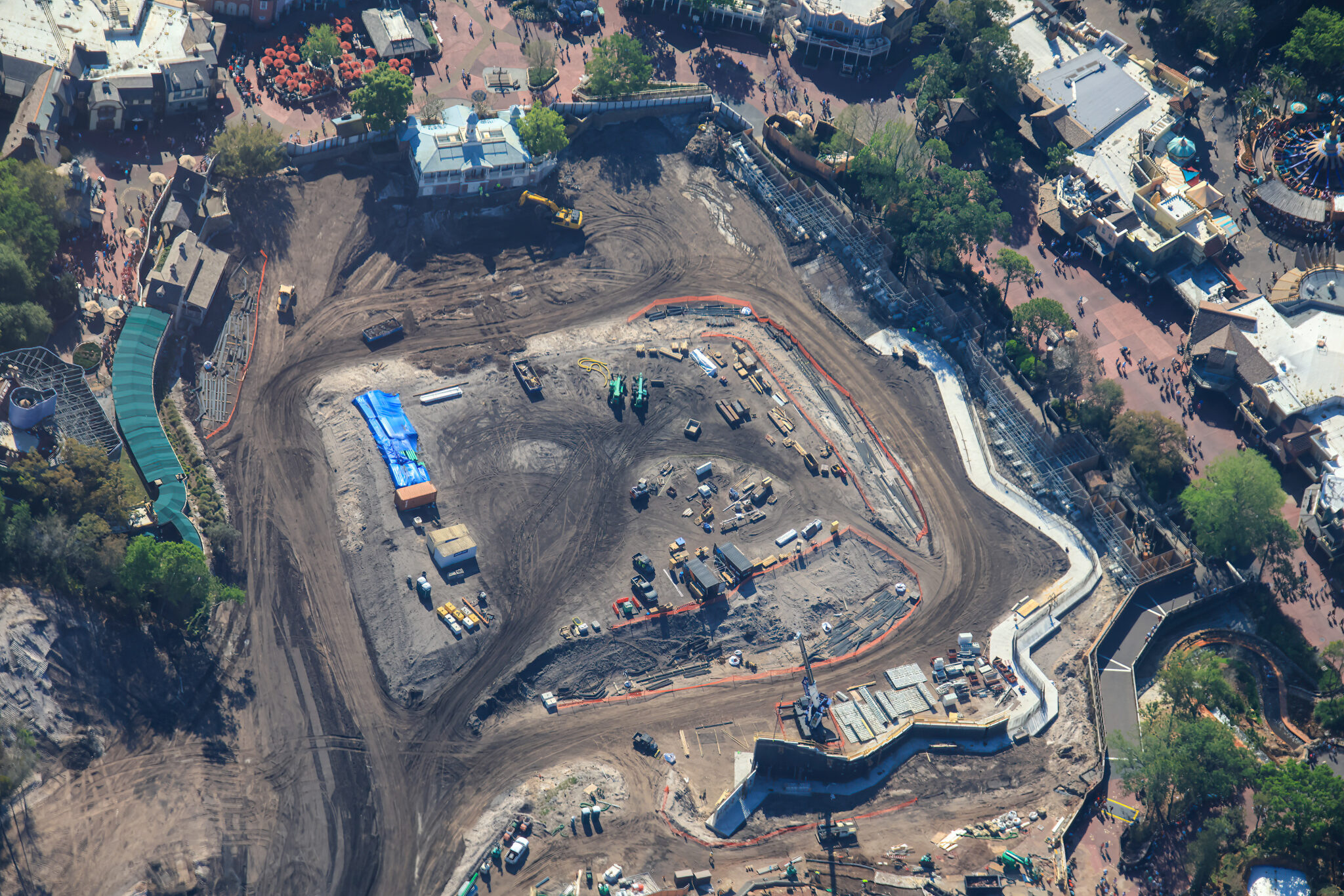 Aerial Photos Show Comprehensive Overview on Villains Land and Piston ...