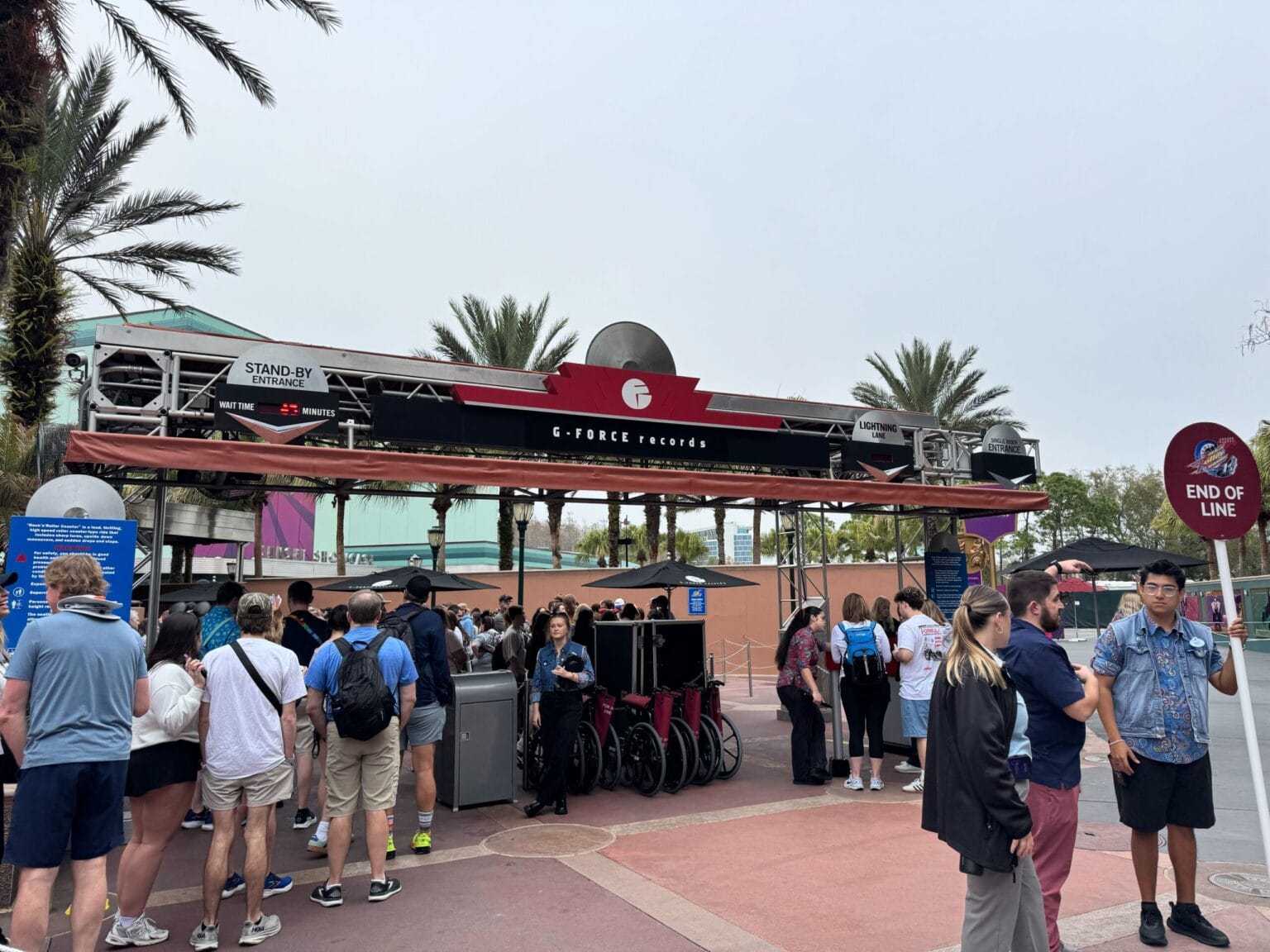 Rock ‘n’ Roller Coaster Currently Has the Longest Wait Time in All of ...