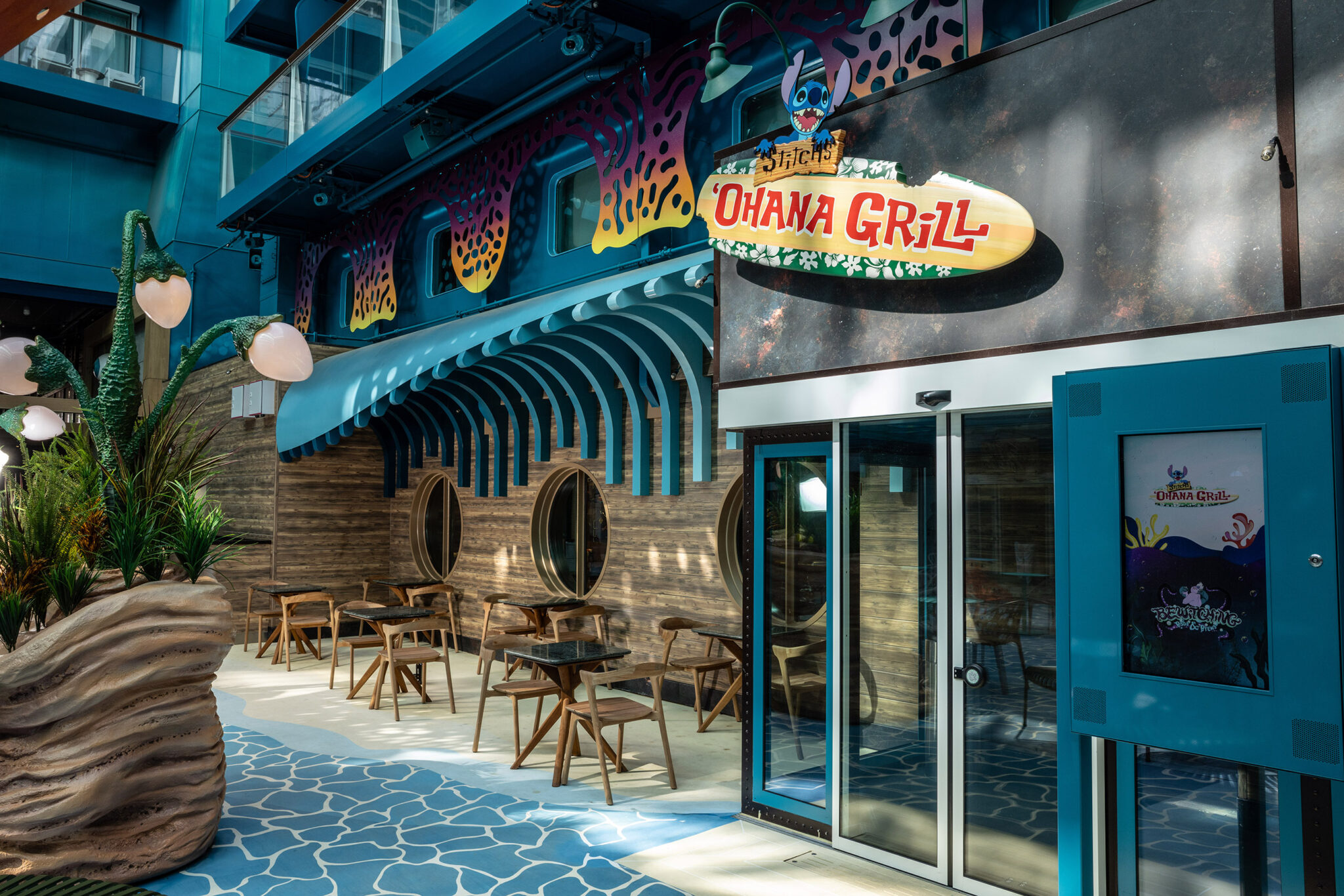 REVIEW: Stitch’s Ohana Grill on the Disney Adventure is the First-Ever ...