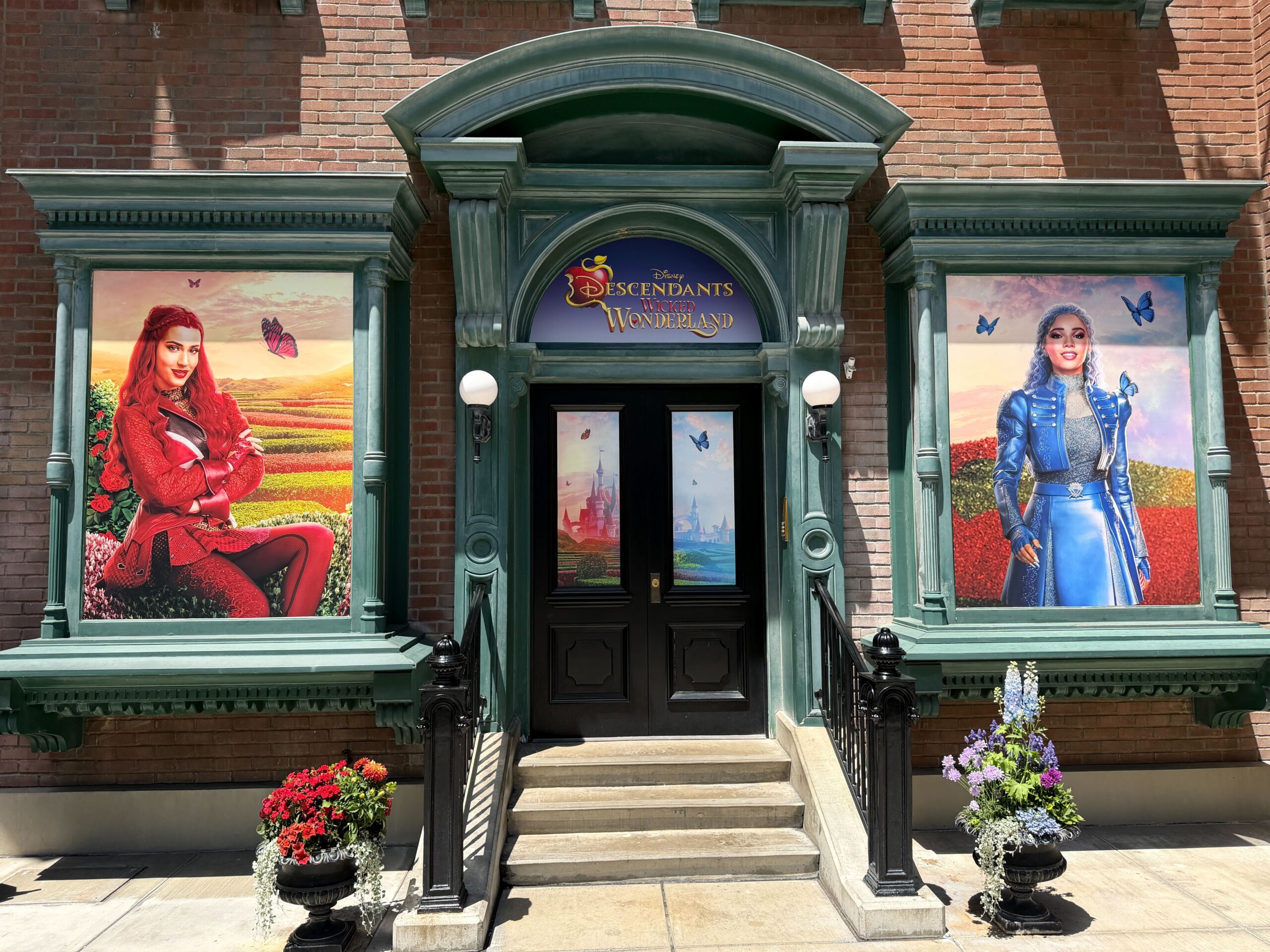 'Descendants: Wicked Wonderland' Display Installed at Disney California ...
