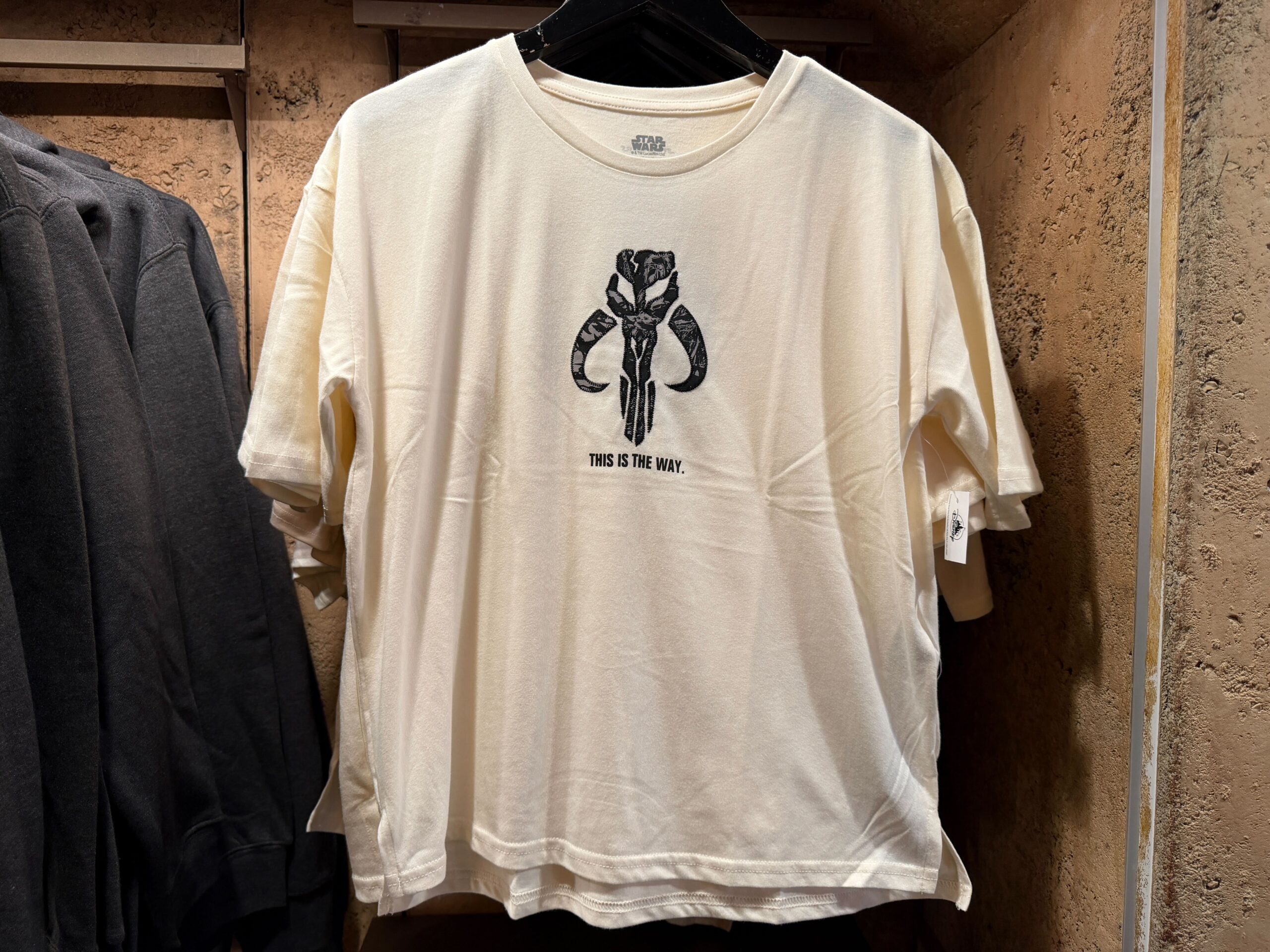 Batuu Pins and 'Mandalorian' Apparel Now Available in Star Wars: Galaxy ...