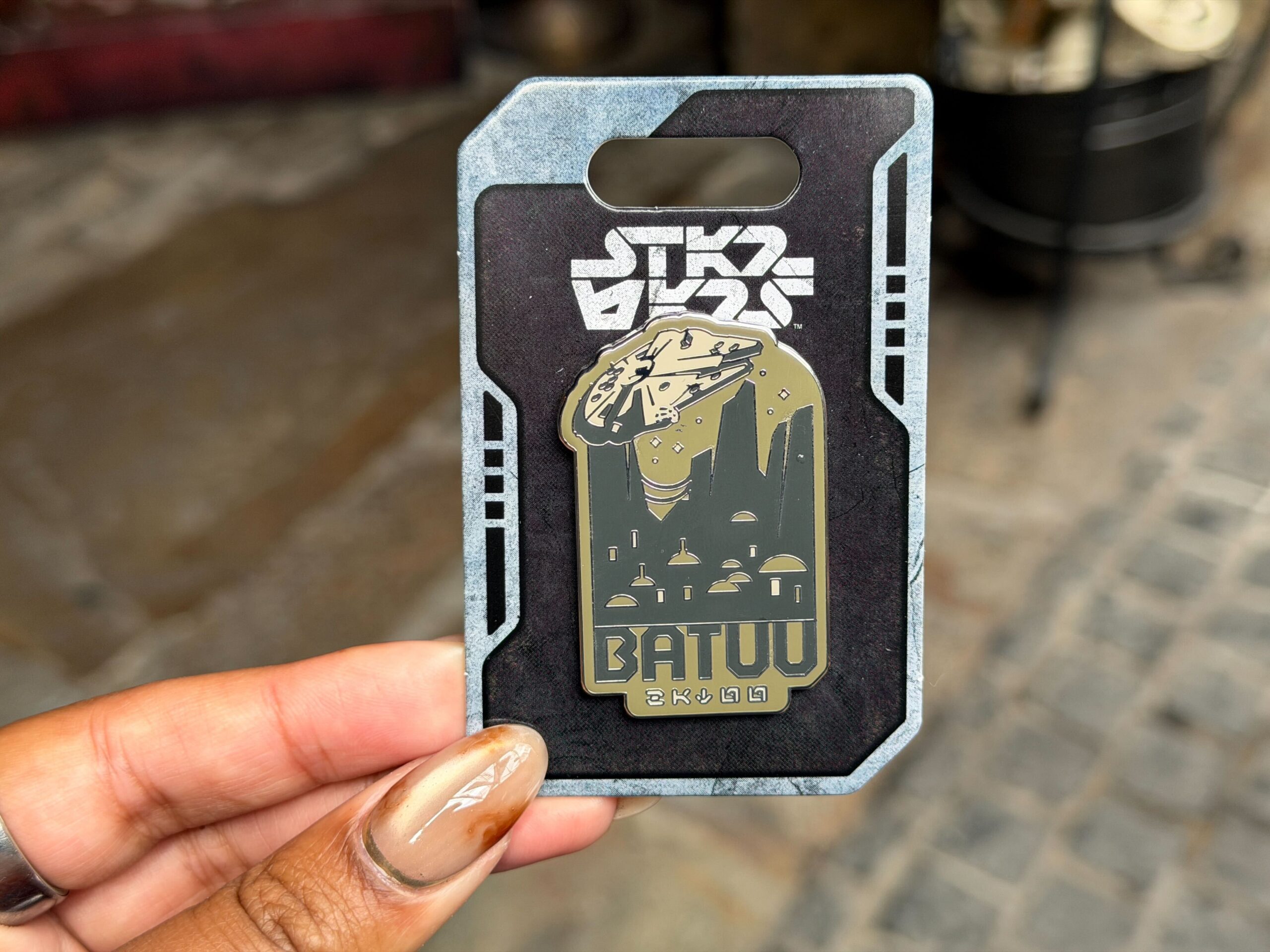 Batuu Pins and 'Mandalorian' Apparel Now Available in Star Wars: Galaxy ...