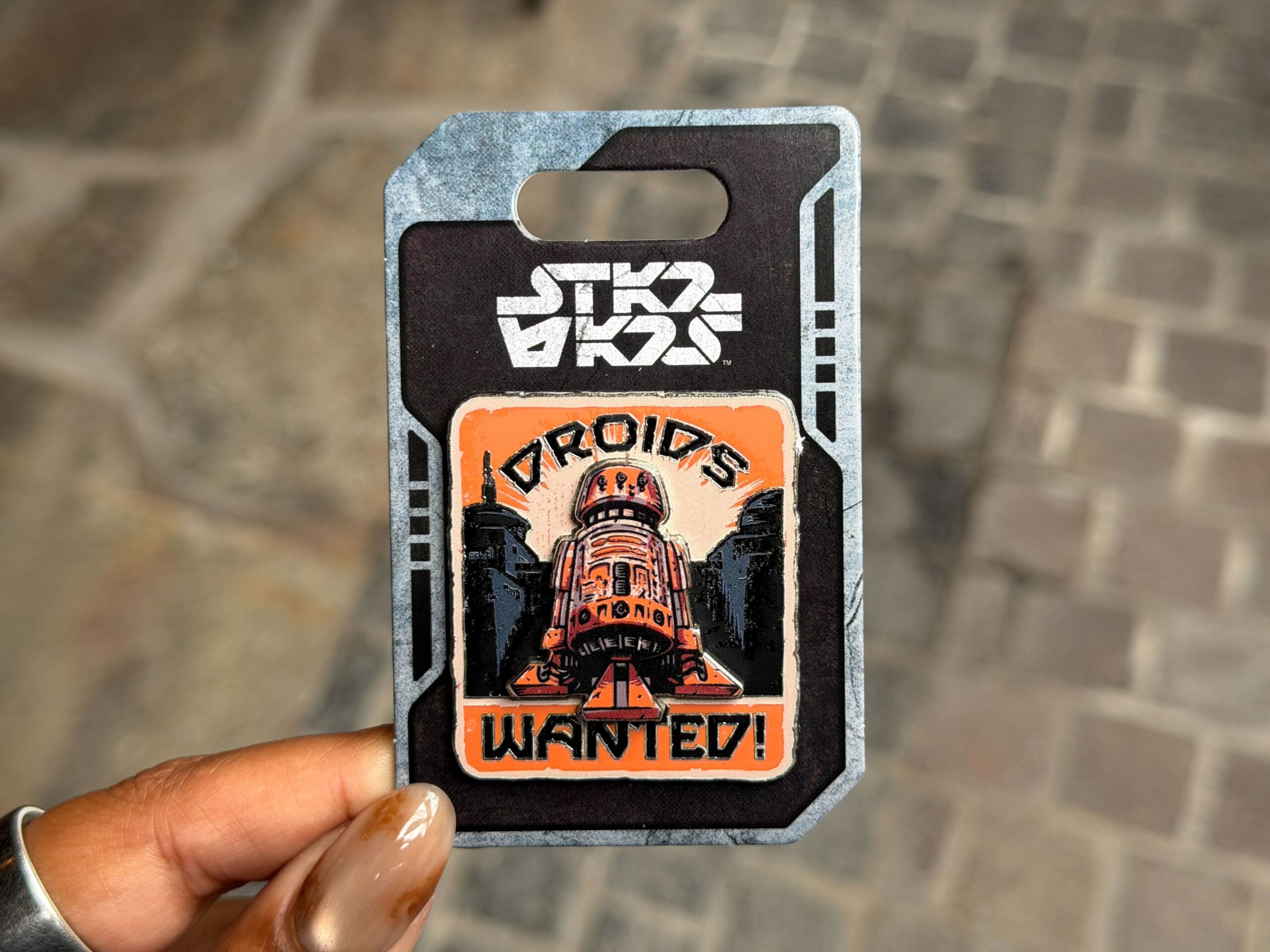 Batuu Pins and 'Mandalorian' Apparel Now Available in Star Wars: Galaxy ...