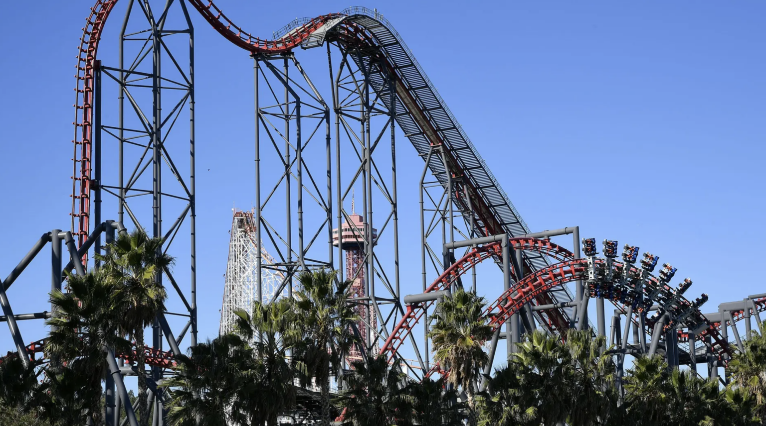 Fire Breaks Out Next to X2 Coaster at Six Flags Magic Mountain - Disney ...