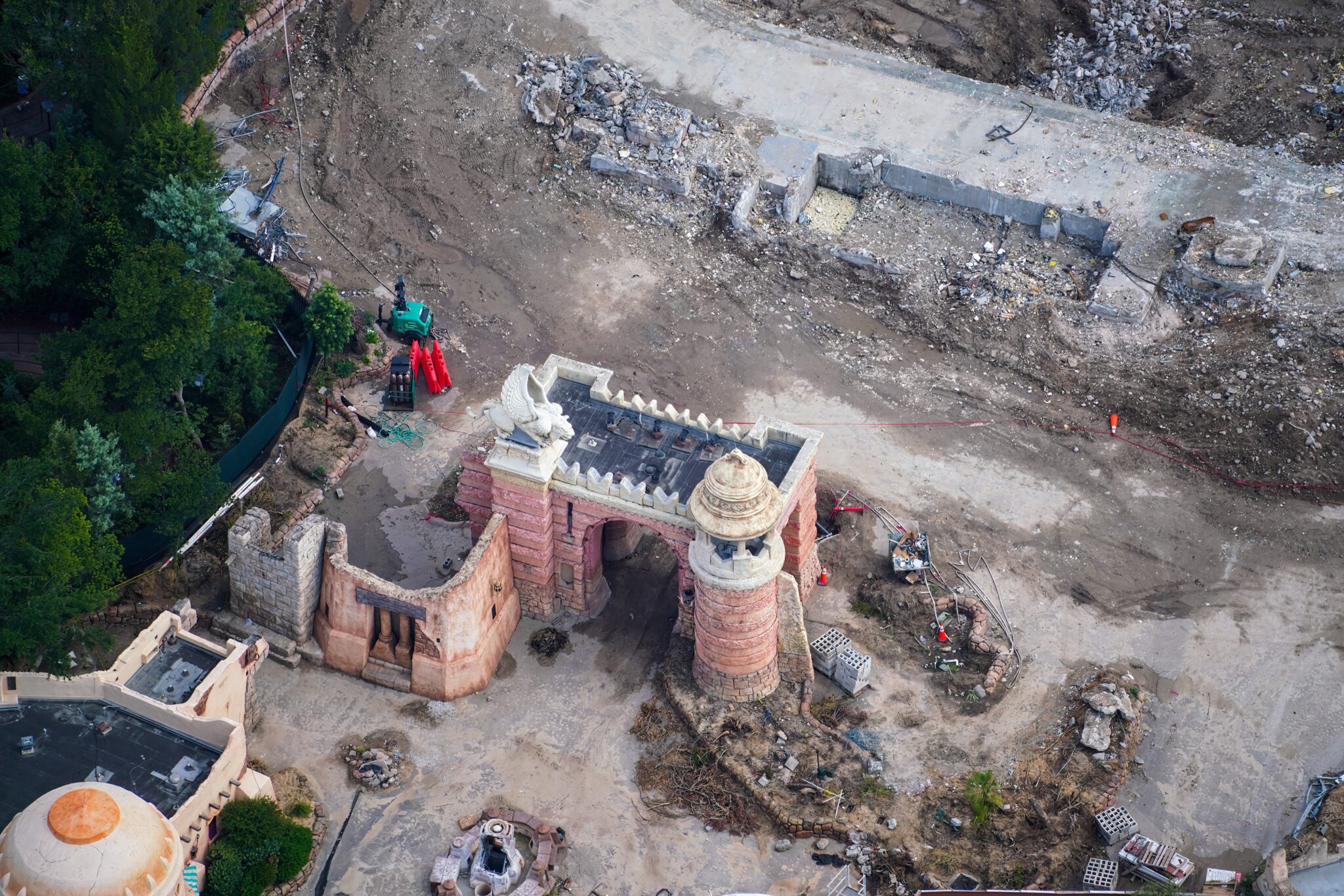 Sinbad Theater Totally Demolished as Lost Continent Continues to ...
