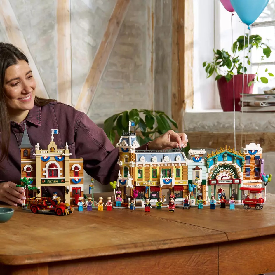 Disneyland Main Street U.S.A. LEGO Set Now Available Online - WDW News ...