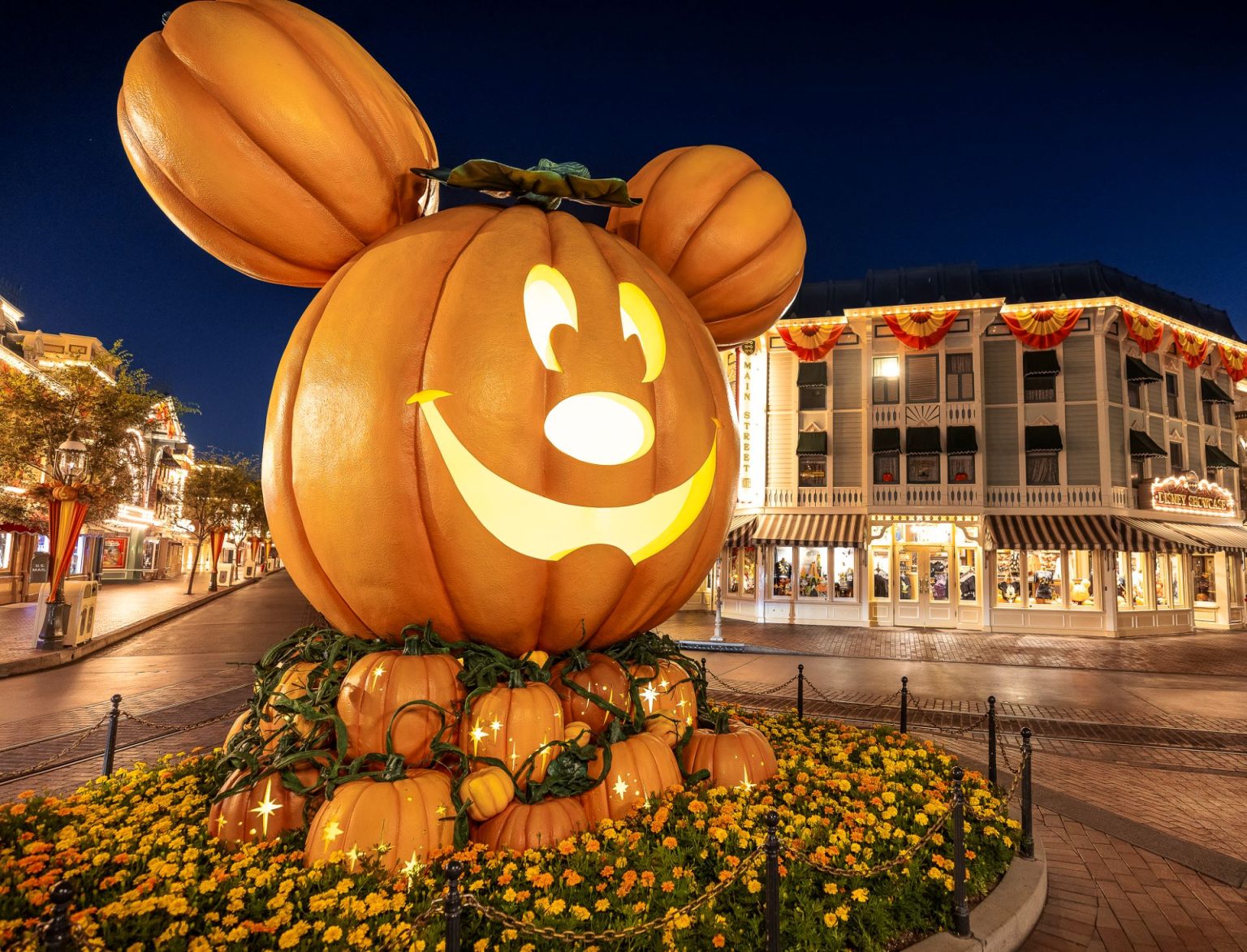 Main Street Pumpkin Festival, Haunted Mansion Holiday, Happiest Haunts ...