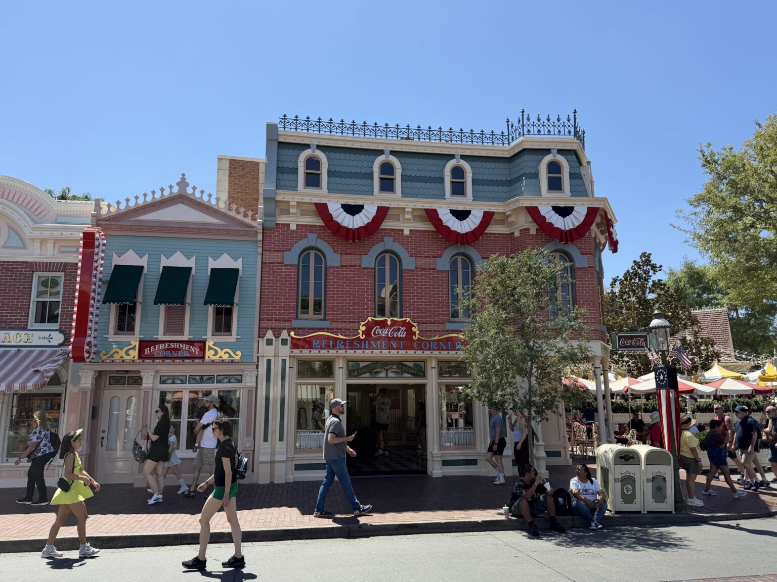 Main Street, U.S.A. Scrim Fully Removed at the Disneyland Resort ...