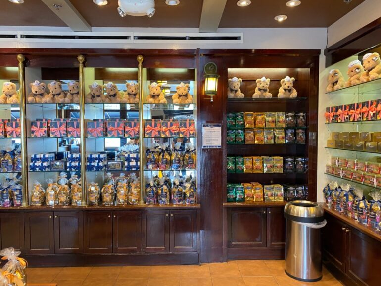 Ghirardelli Soda Fountain & Chocolate Shop at Disney Springs to ...