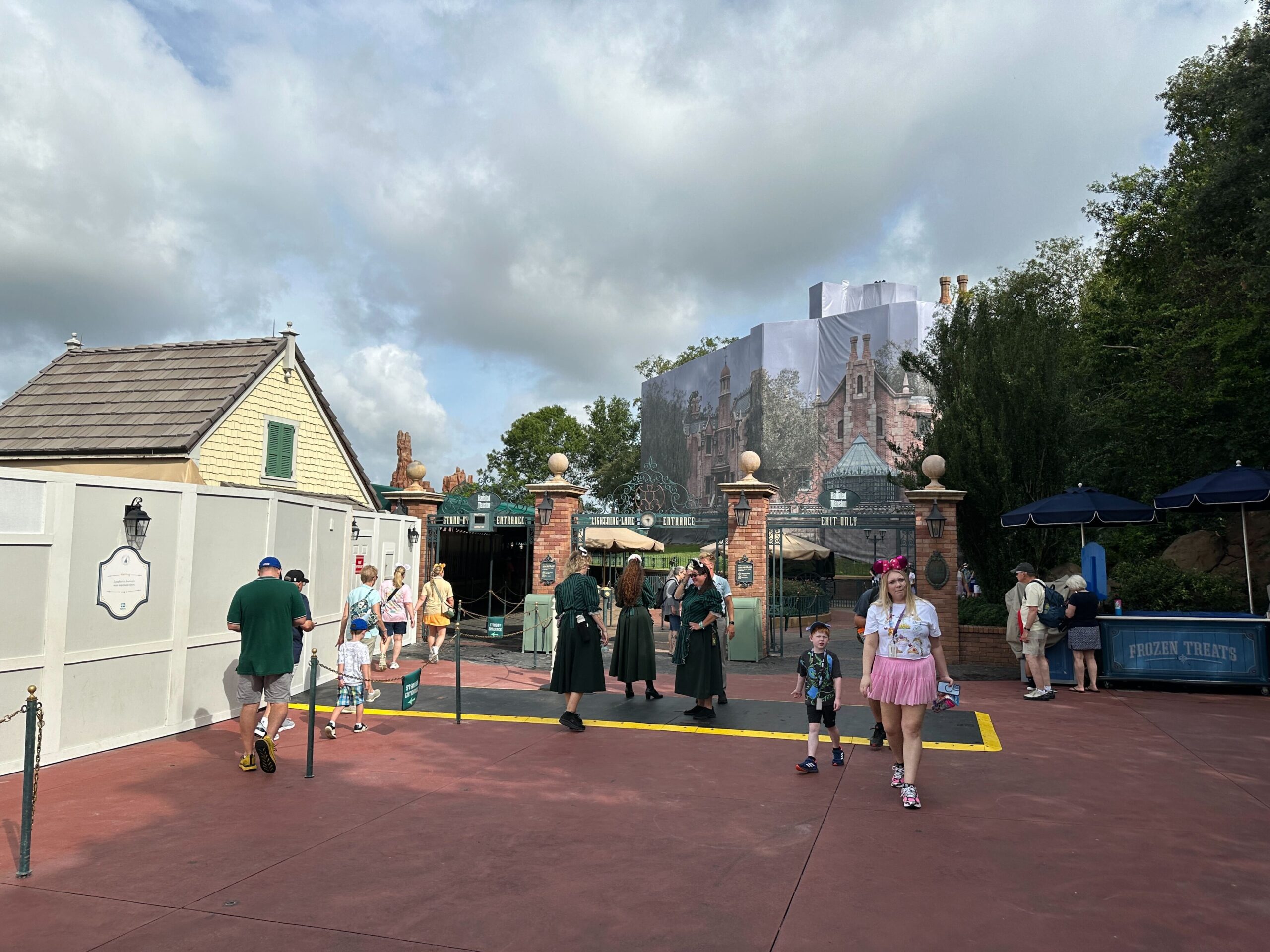 Exit Scrim Goes Up at Haunted Mansion in Magic Kingdom - WDW News Today