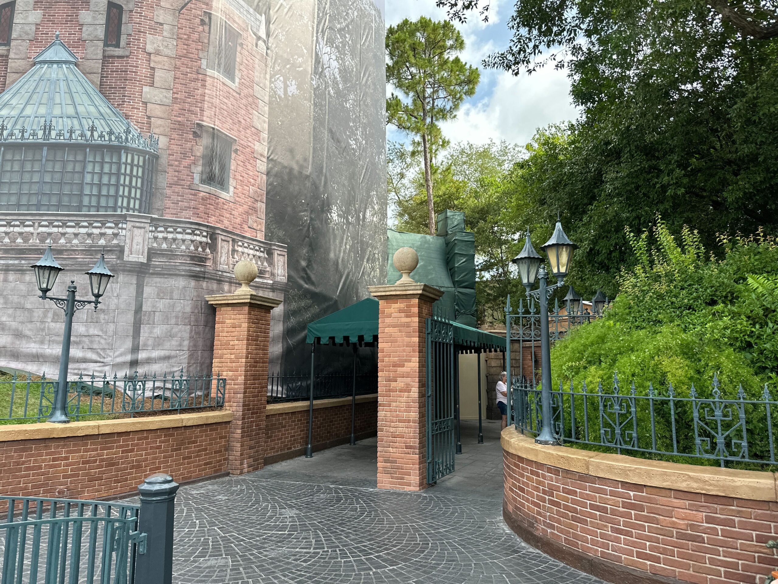 Exit Scrim Goes Up at Haunted Mansion in Magic Kingdom - WDW News Today