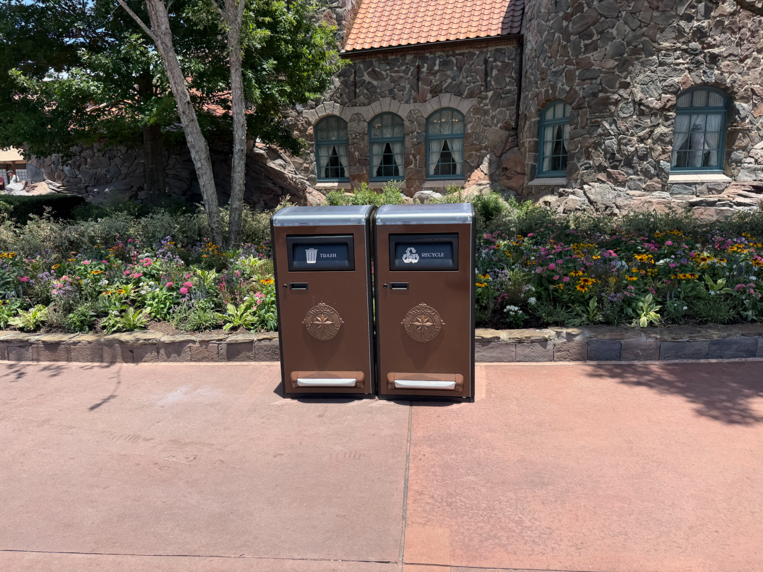 More Solar-Powered Trash & Recycling Bins Appear Around World Showcase ...